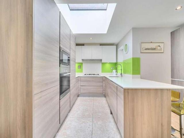 3 bed flat for sale