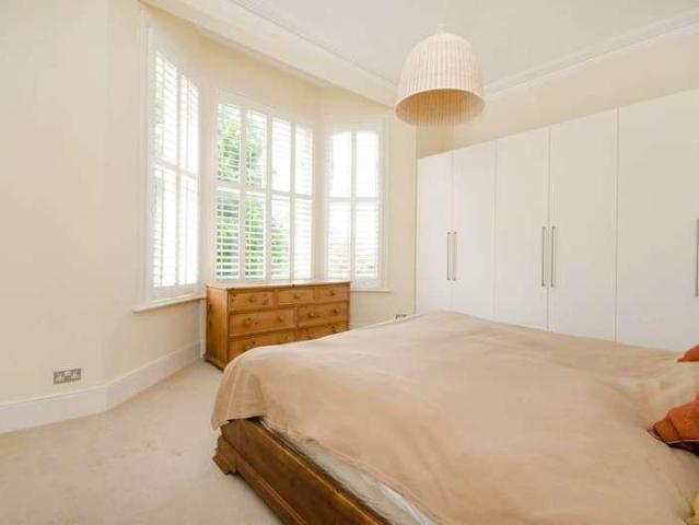 3 bed flat for sale