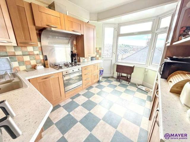 3 bed flat for sale