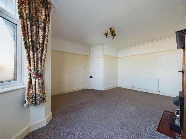 3 bed flat for sale