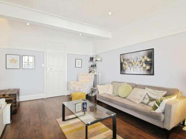 3 bed flat for sale