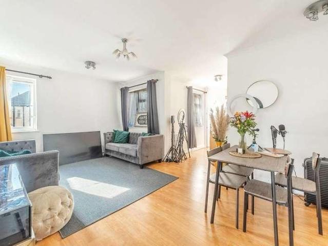 3 bed flat for sale
