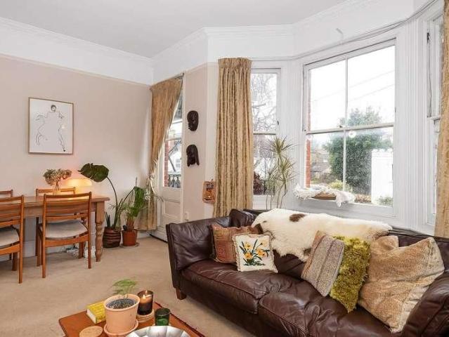3 bed flat for sale