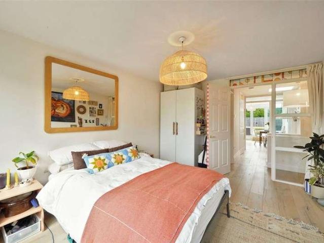 3 bed flat for sale