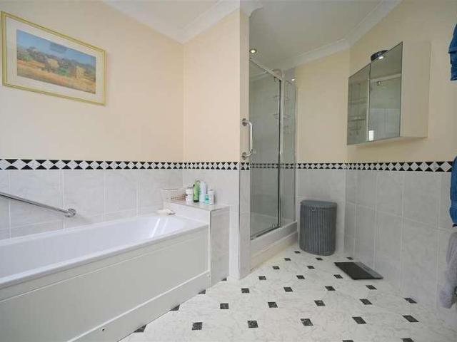 3 bed flat for sale