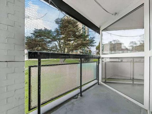 3 bed flat for sale