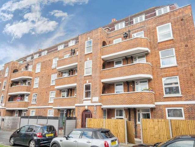 3 bed flat for sale