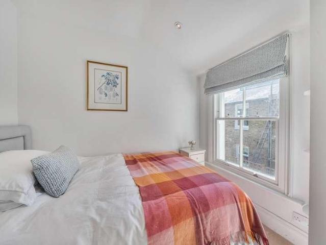 3 bed flat for sale