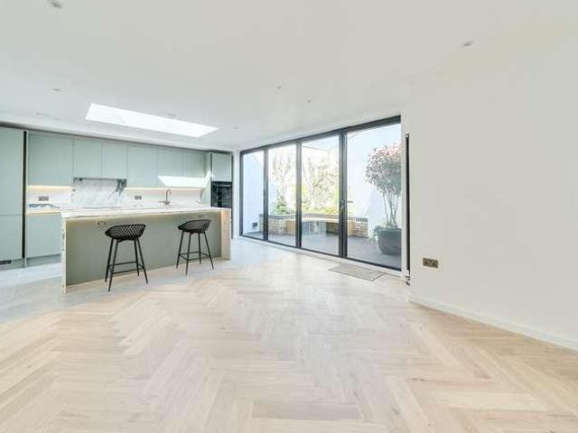 3 bed flat for sale