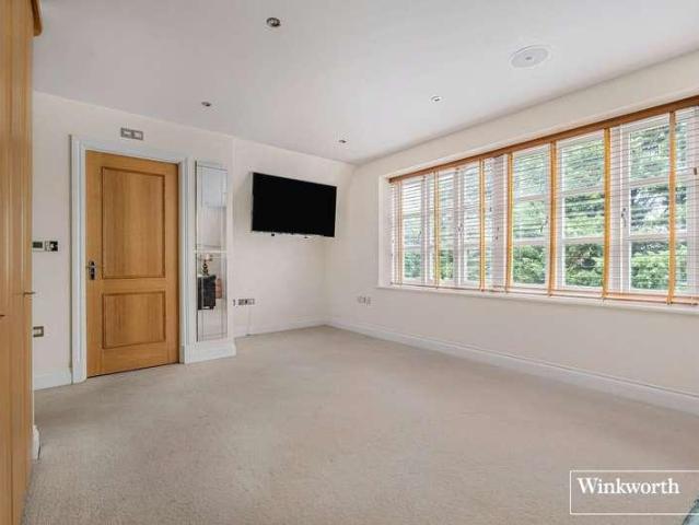 3 bed flat for sale