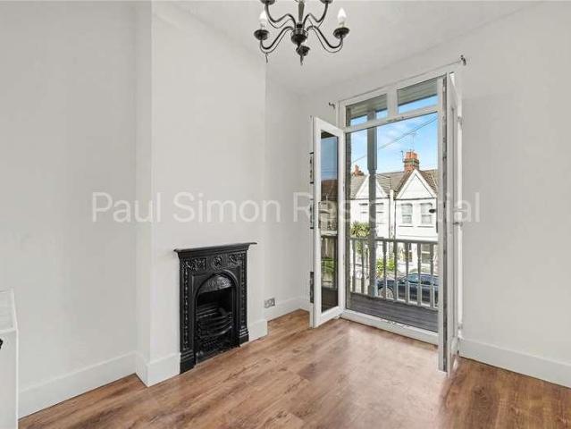 3 bed flat for sale