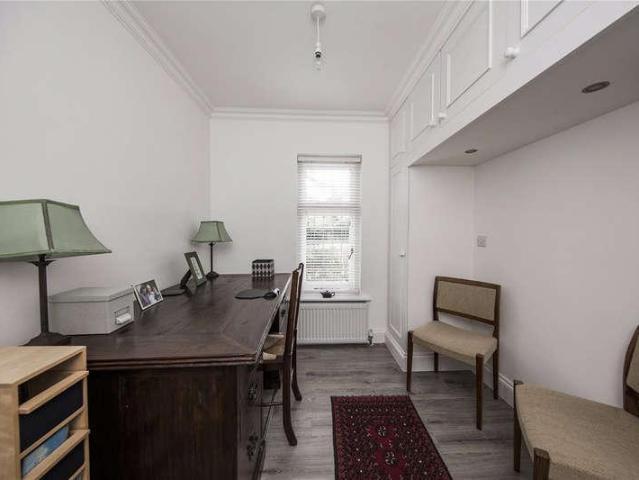3 bed flat for sale