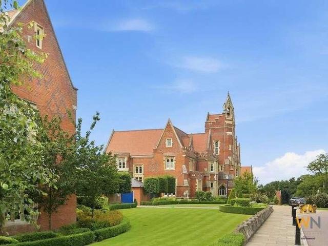 3 bed flat for sale