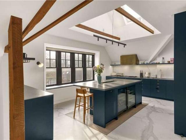 3 bed flat for sale