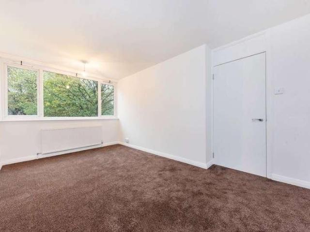 3 bed flat for sale