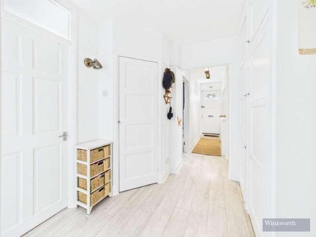 3 bed flat for sale