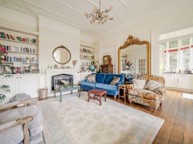 3 bed flat for sale