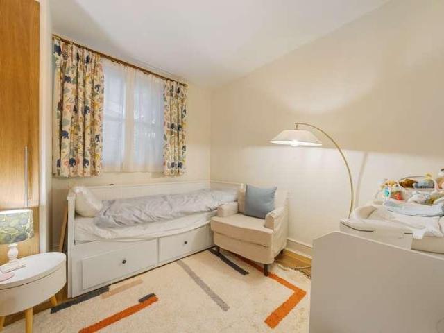 3 bed flat for sale