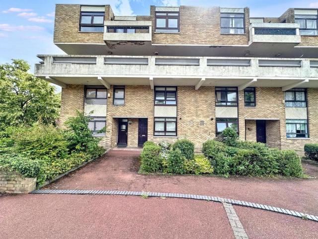 3 bed flat for sale