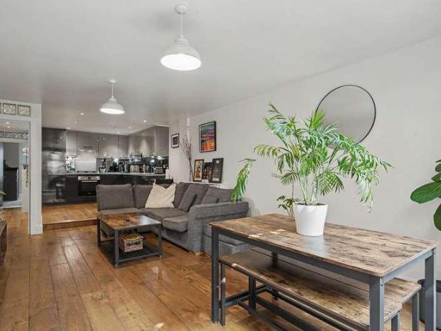 3 bed flat for sale