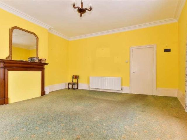 3 bed flat for sale