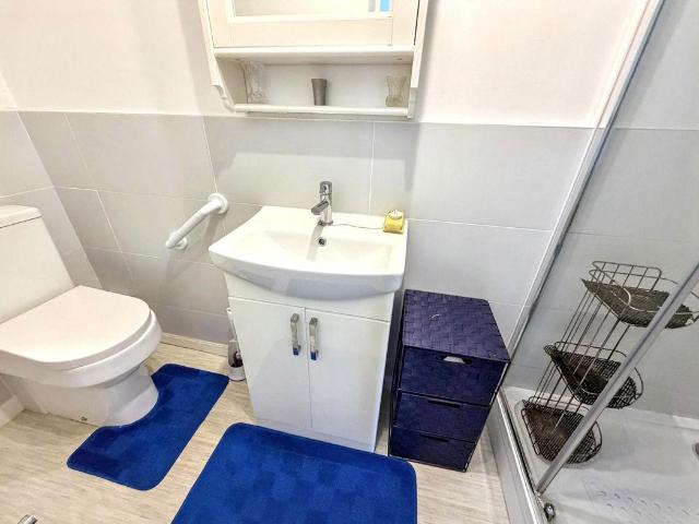 3 bed flat for sale