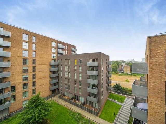 3 bed flat for sale