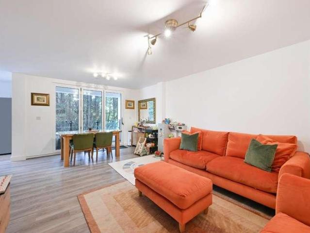 3 bed flat for sale
