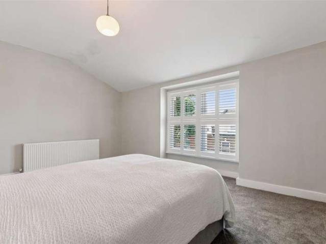 3 bed flat for sale