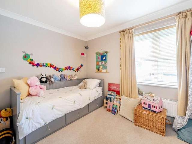 3 bed flat for sale
