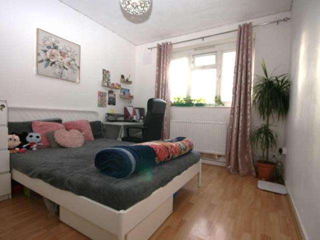 3 bed flat for sale