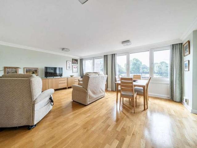3 bed flat for sale
