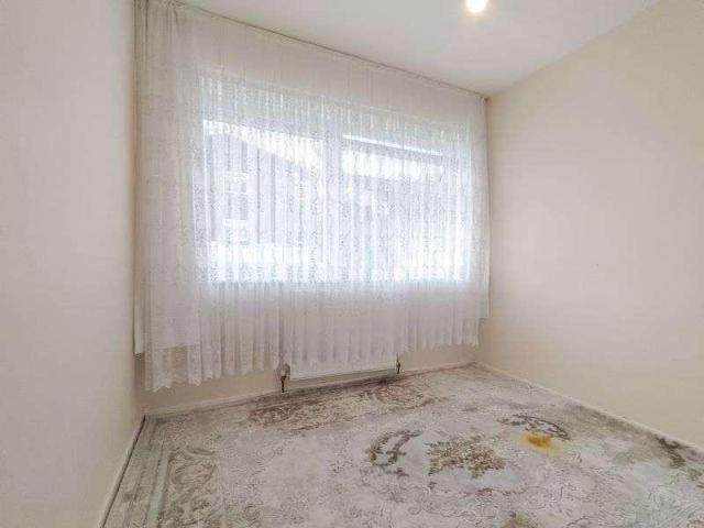 3 bed flat for sale