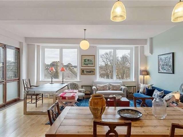 3 bed flat for sale