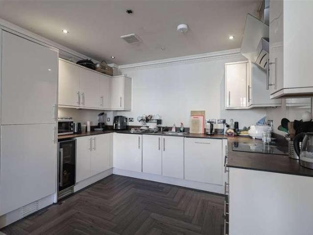 3 bed flat for sale