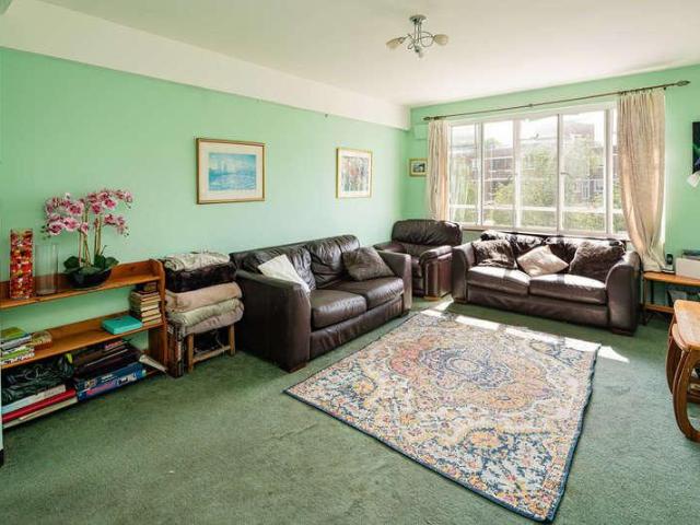 3 bed flat for sale