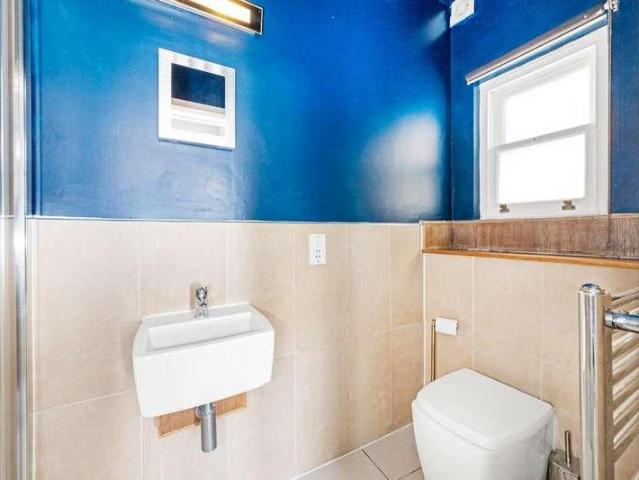 3 bed flat for sale