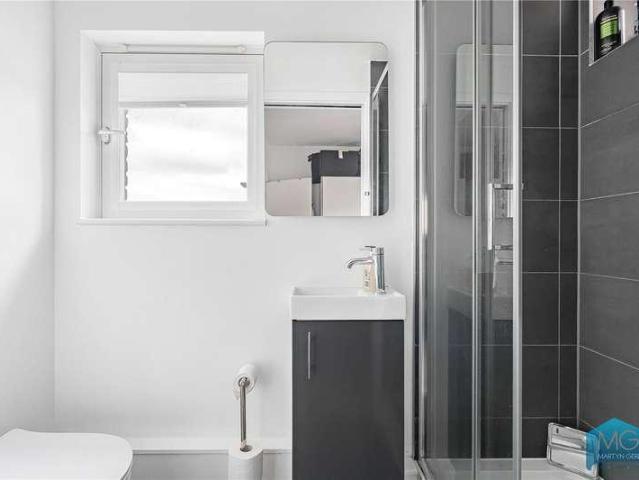 3 bed flat for sale