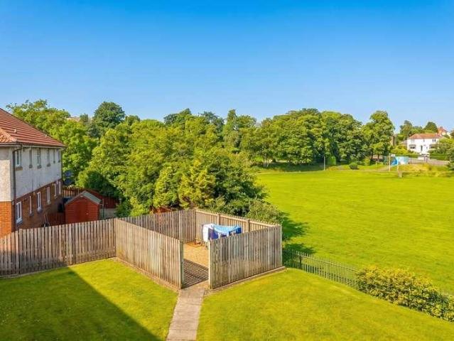 3 bed flat for sale