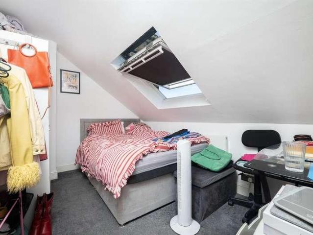 3 bed flat for sale