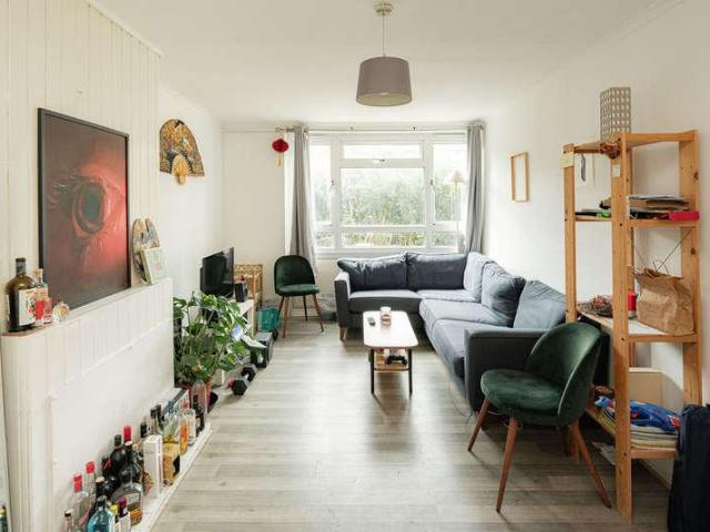 3 bed flat for sale