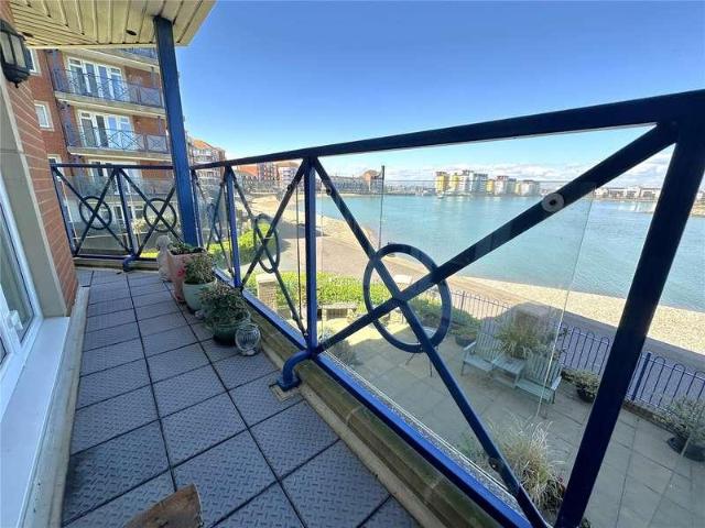 3 bed flat for sale