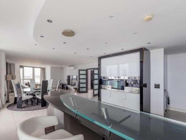 3 bed flat for sale