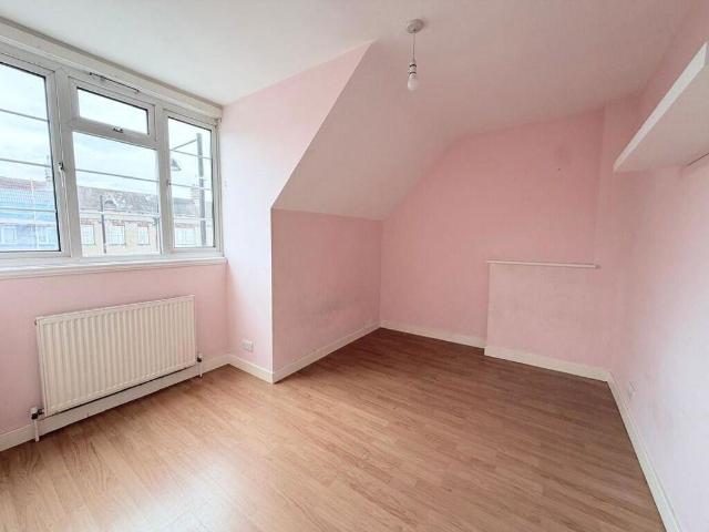 3 bed flat for sale