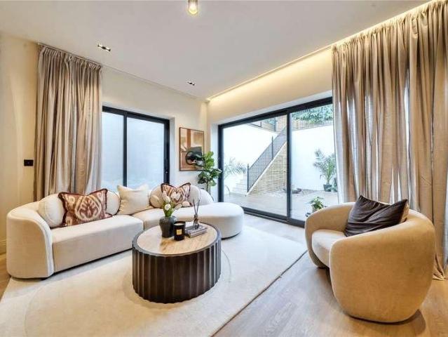 3 bed flat for sale
