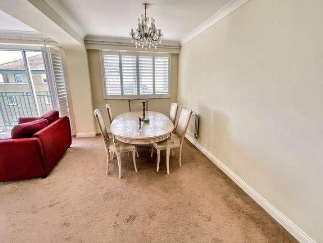 3 bed flat for sale