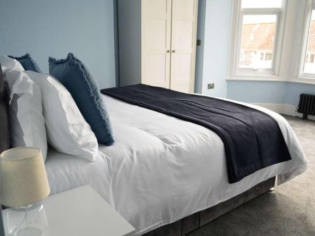 3 bed flat for sale
