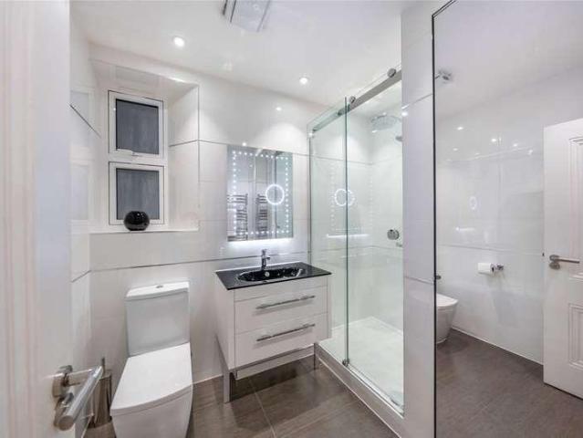 3 bed flat for sale