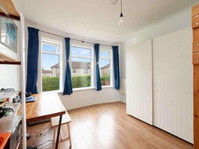 3 bed flat for sale