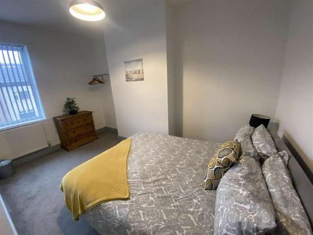 4 bed flat for sale